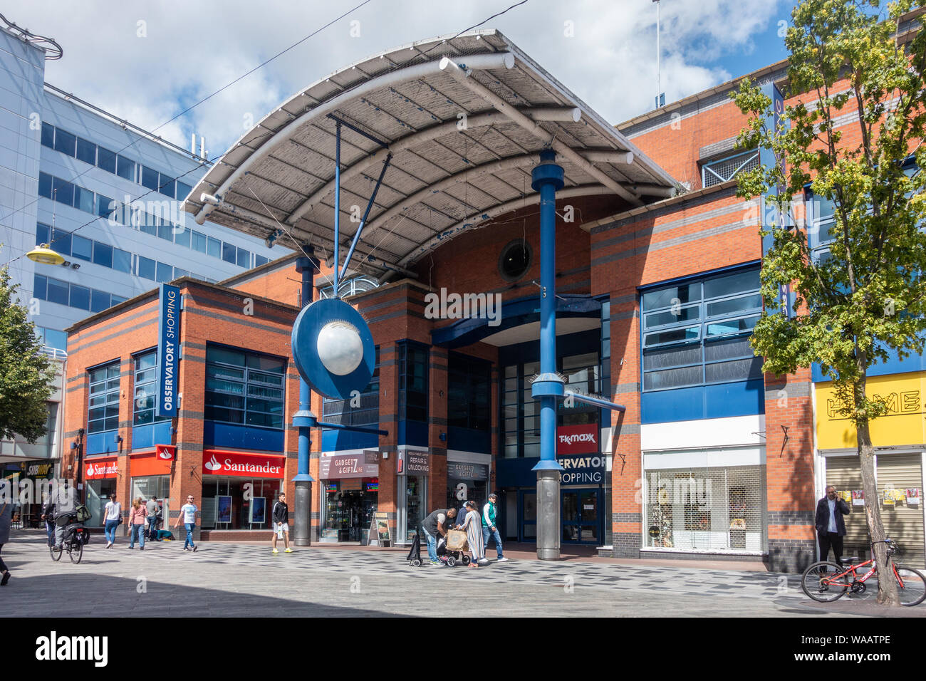 The Observatory Shopping Centre on the High Street in Slough, Berkshire ...