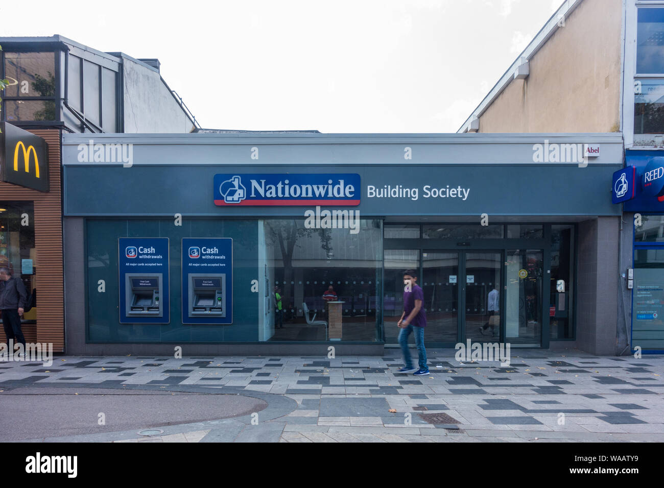Bank shop front uk hi-res stock photography and images - Alamy