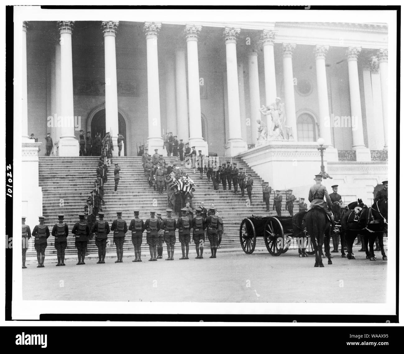 Honor guard soldier stand Black and White Stock Photos & Images - Alamy