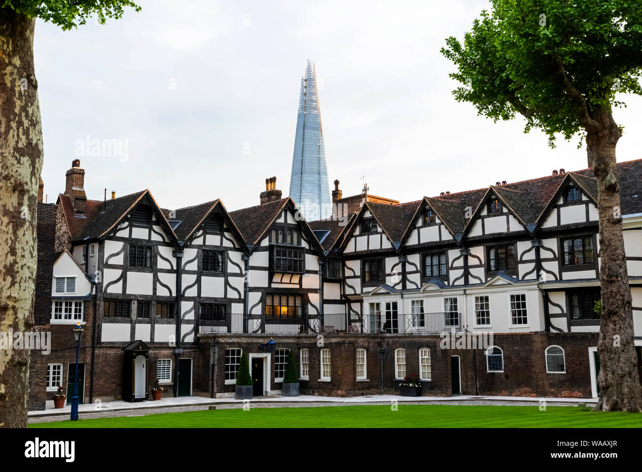 Tower of london tudor hi-res stock photography and images - Alamy