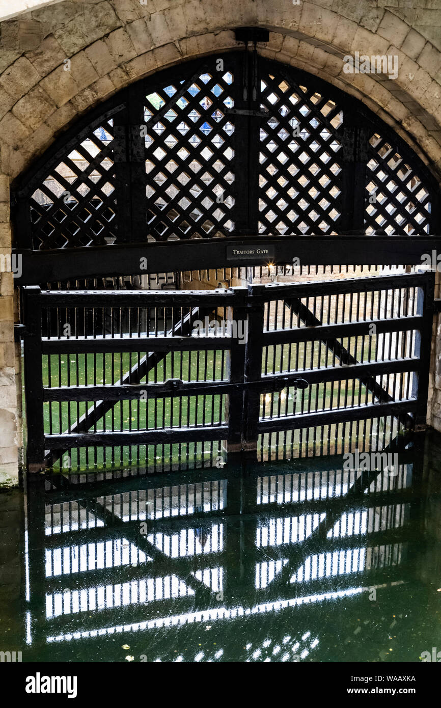 Tower of london traitors gate hi-res stock photography and images - Alamy