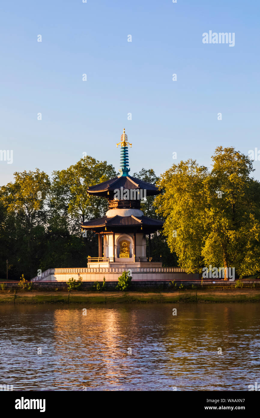 England, London, Kennington, Vauxhall Gardens, Japanese Peace Pagoda ...