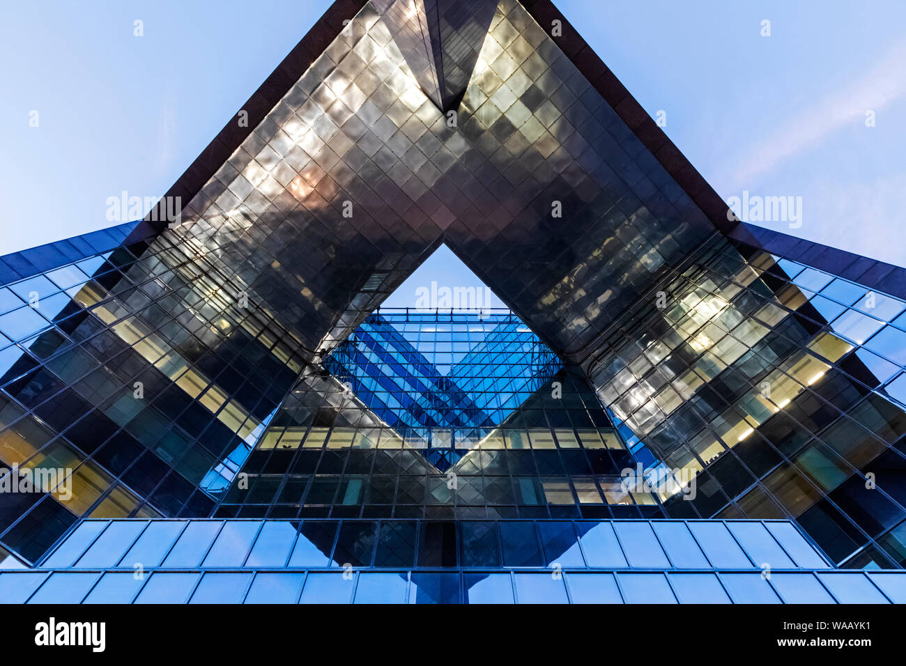 1 london bridge building hi-res stock photography and images - Alamy