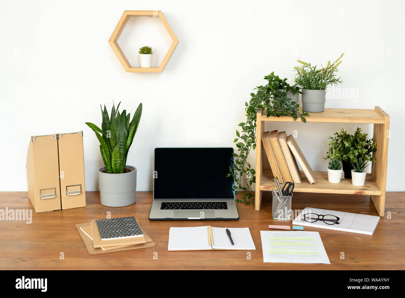 Objects on the desk hi-res stock photography and images - Alamy