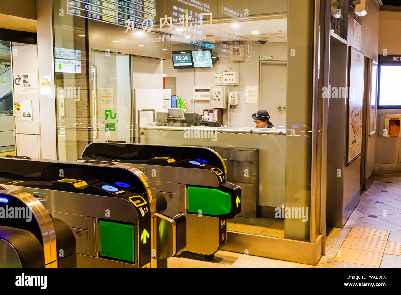 Ticket barrier tokyo hi-res stock photography and images - Alamy