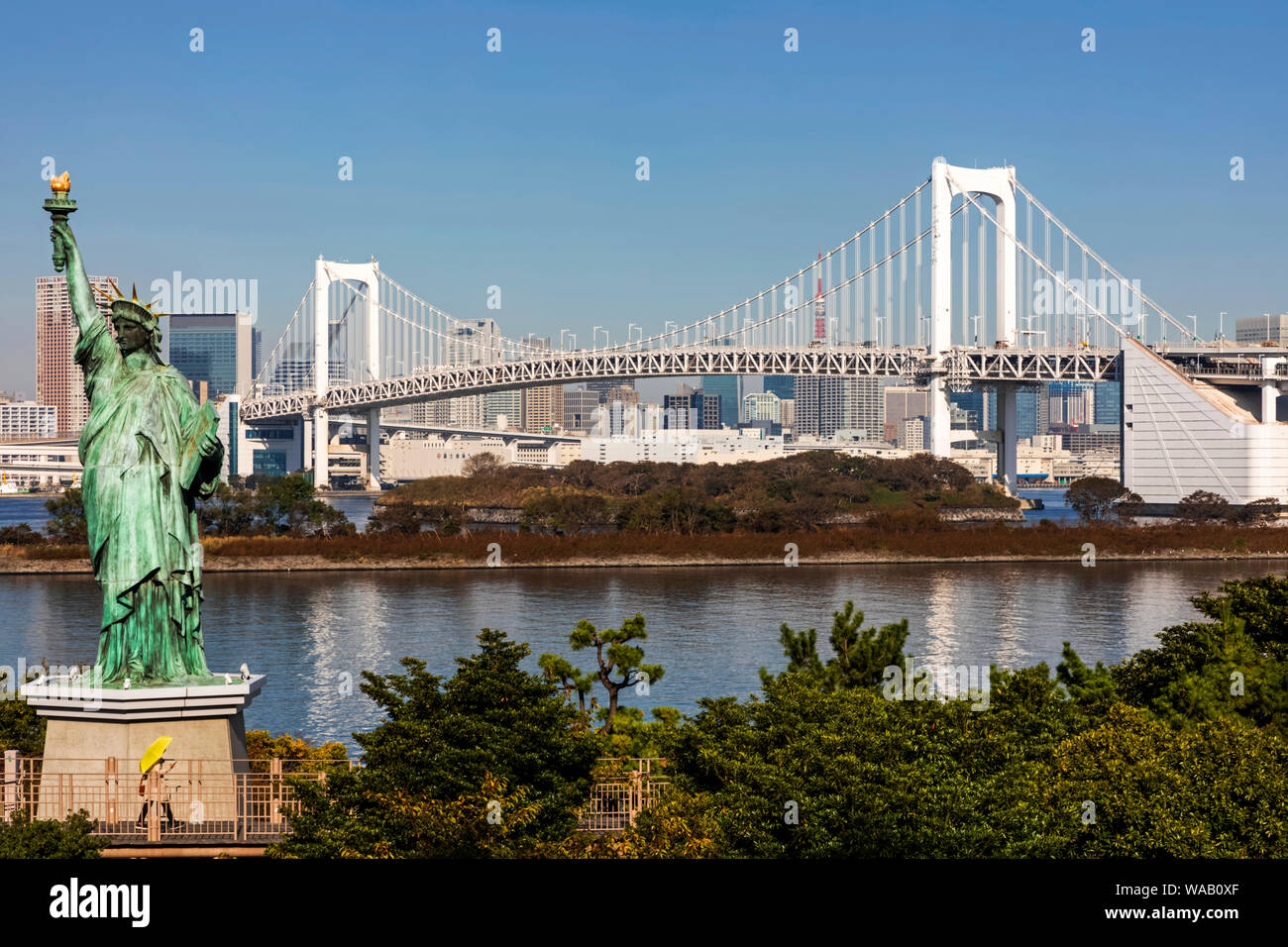 apan, Honshu, Tokyo, Odaiba, Tokyo Waterfront City, Rainbow Bridge and ...