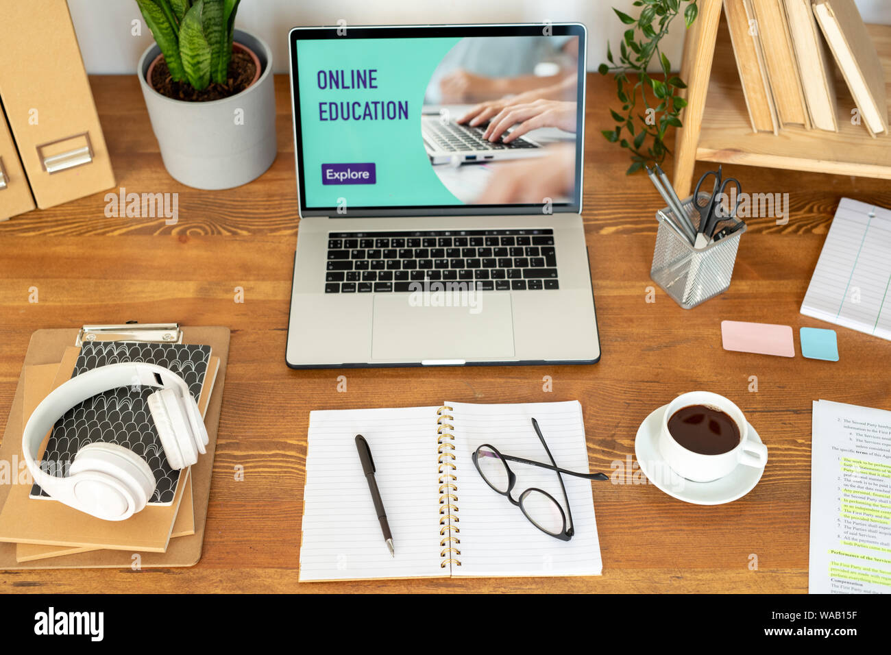 Objects on the desk hi-res stock photography and images - Alamy