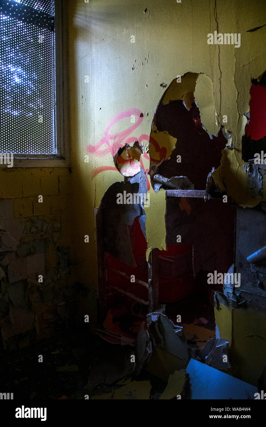 Royal alexandra hospital paisley hi-res stock photography and images ...