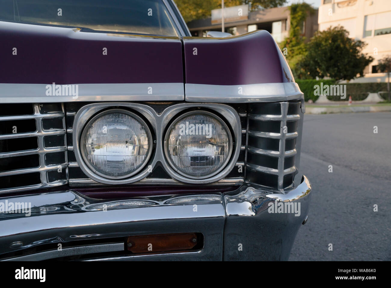 Purple classic car hi-res stock photography and images - Alamy