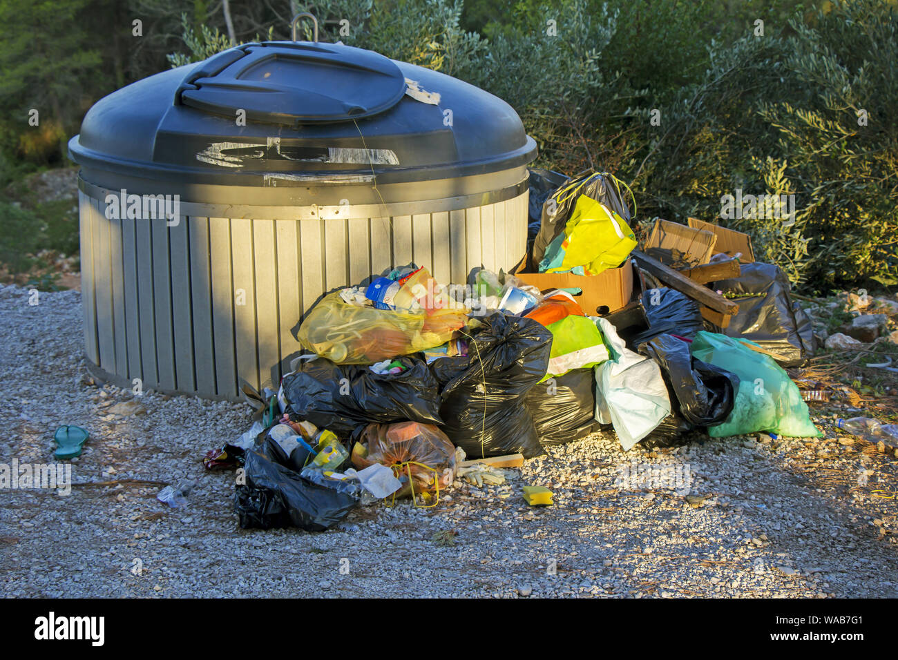 Full of garbage hi-res stock photography and images - Alamy