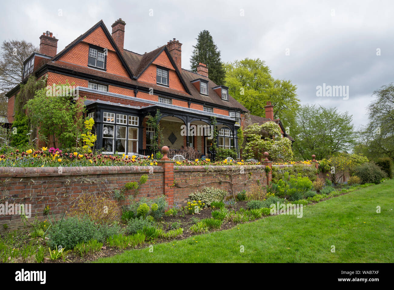 Most beautiful front garden uk hi-res stock photography and images - Alamy