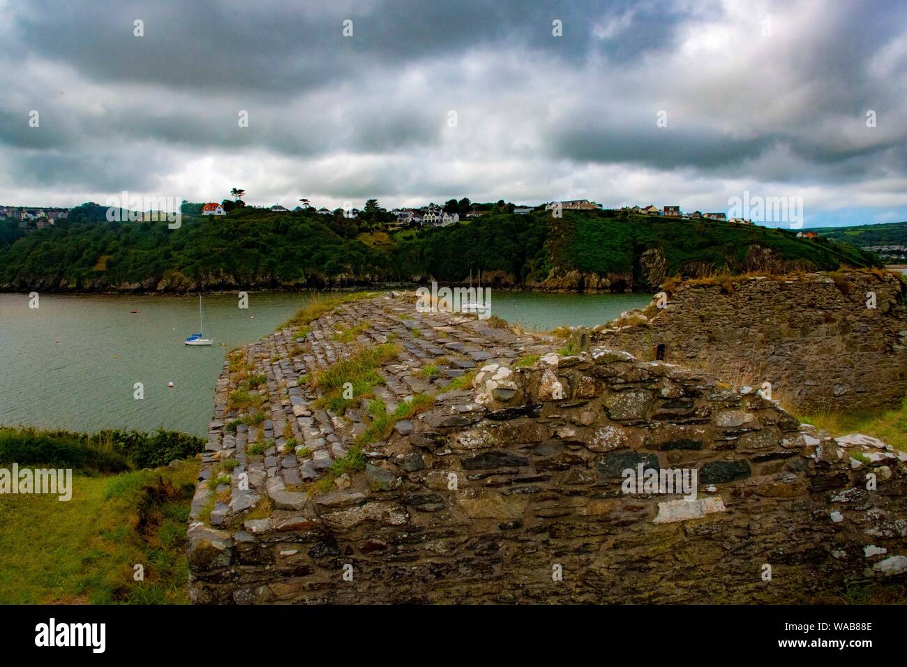 Fishguard fort cannon hi-res stock photography and images - Alamy