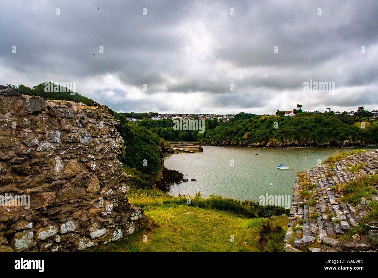 Fishguard fort cannon hi-res stock photography and images - Alamy