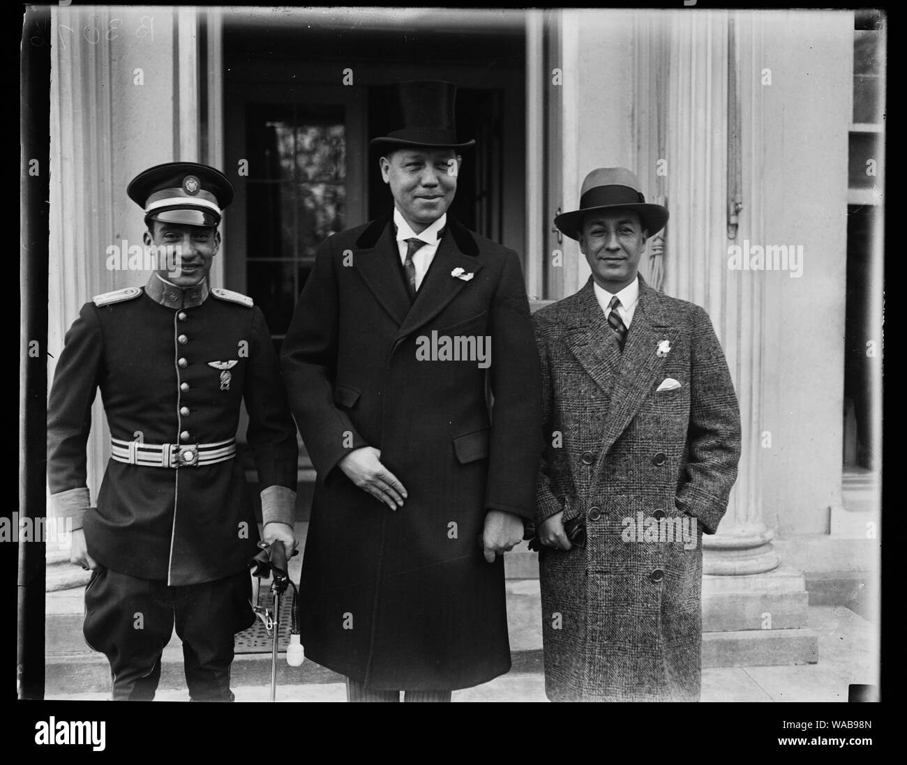 Colombia's Goodwill Flyer is presented to President Coolidge. Lieut ...