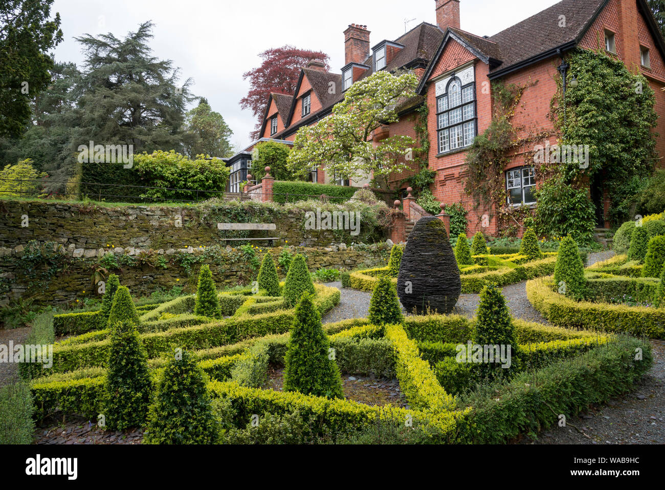 Knot garden at Hergest Croft gardens in spring. Kington, England Stock ...