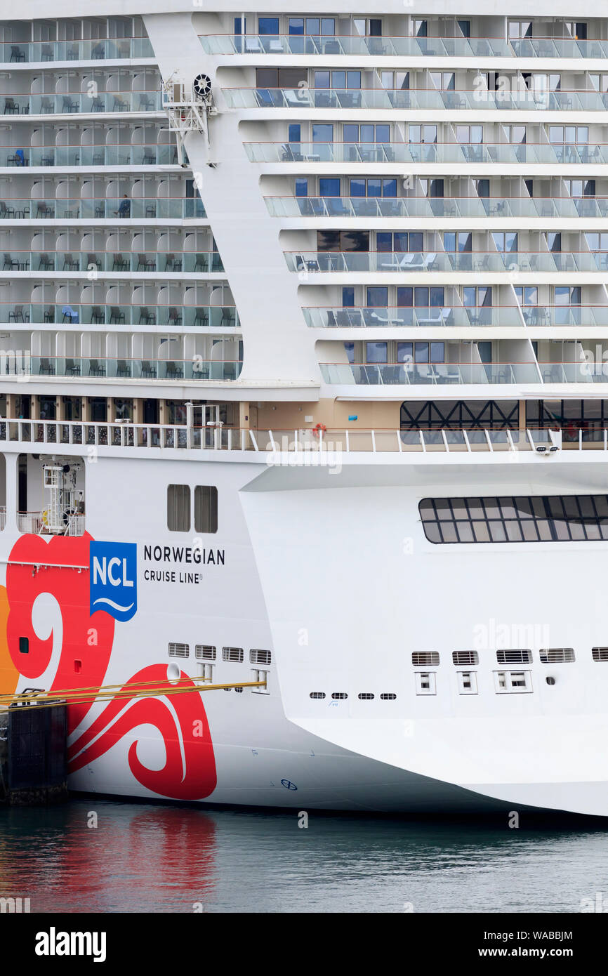 Cruise Ship, Port of Victoria, Vancouver Island, British Columbia, USA ...