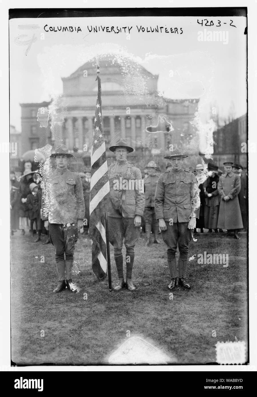 Community service group volunteers Black and White Stock Photos ...
