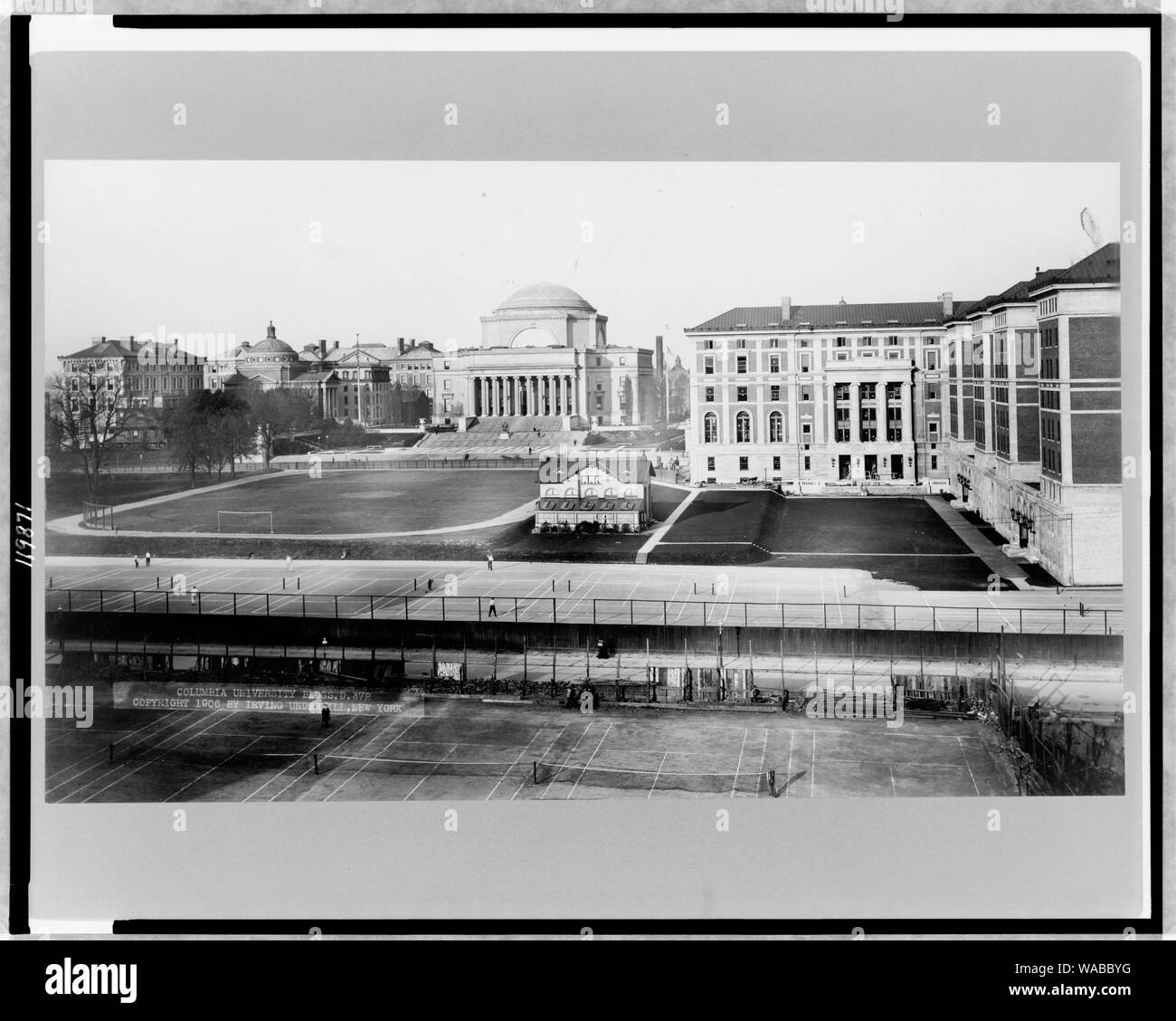 Columbia university campus new york Black and White Stock Photos ...