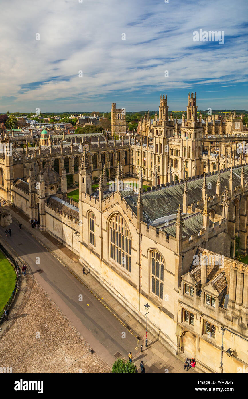Kings college university campus building hi-res stock photography and ...