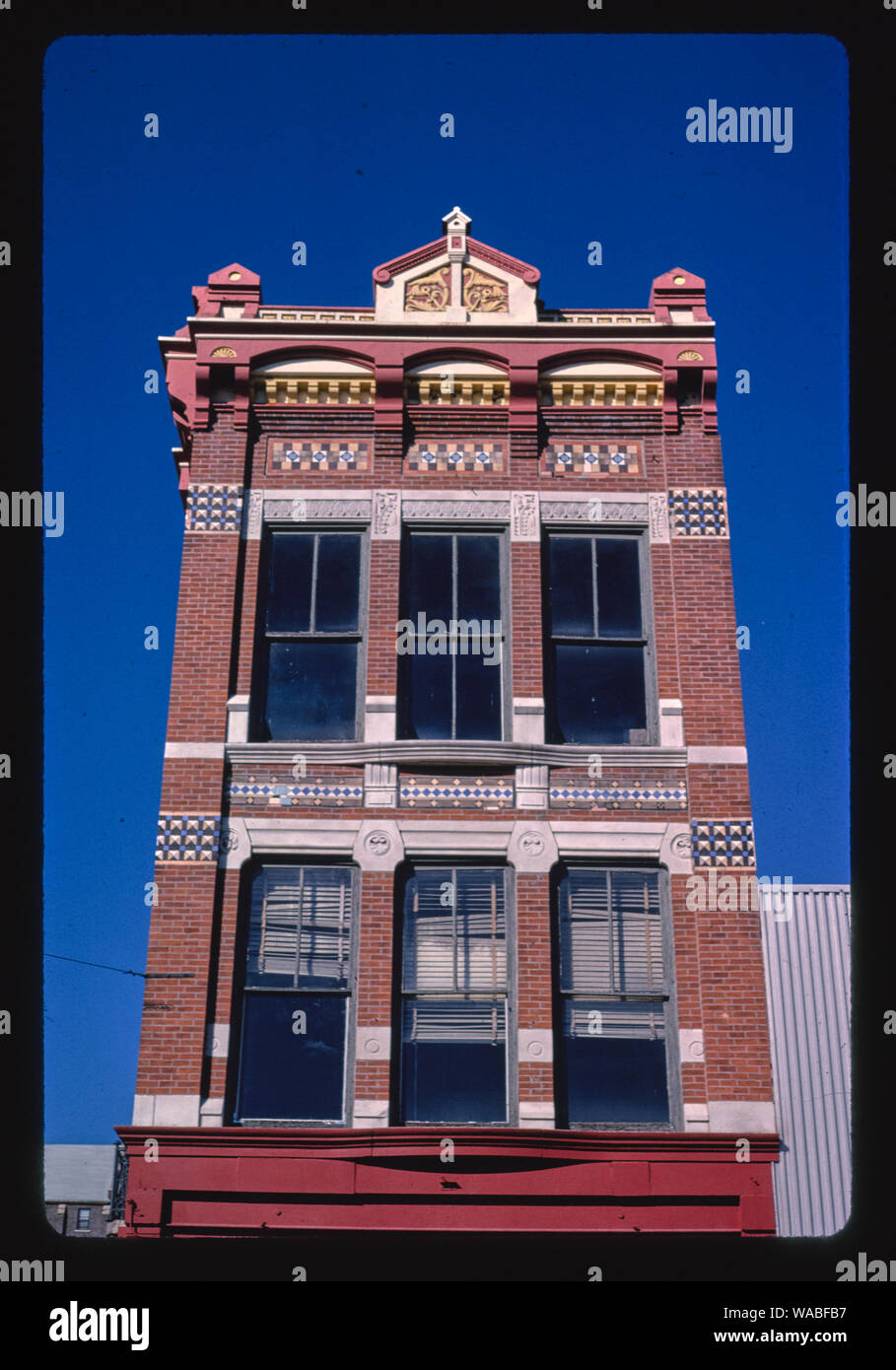 Commercial building detail, 322 Jefferson Street, Burlington, Iowa ...