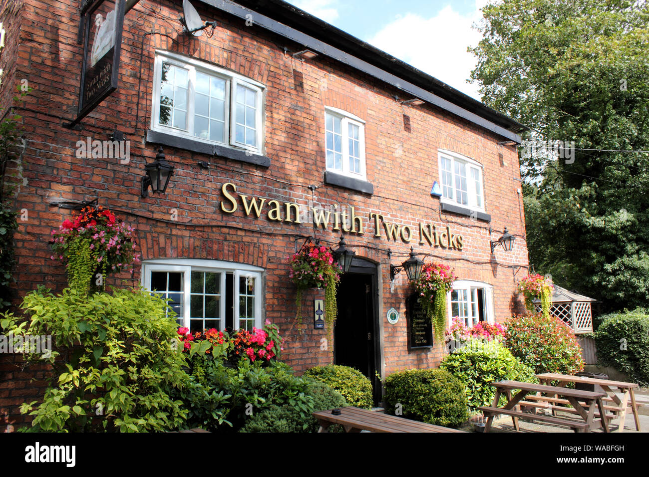 View of English country pub, the Swan with Two Nicks Stock Photo - Alamy