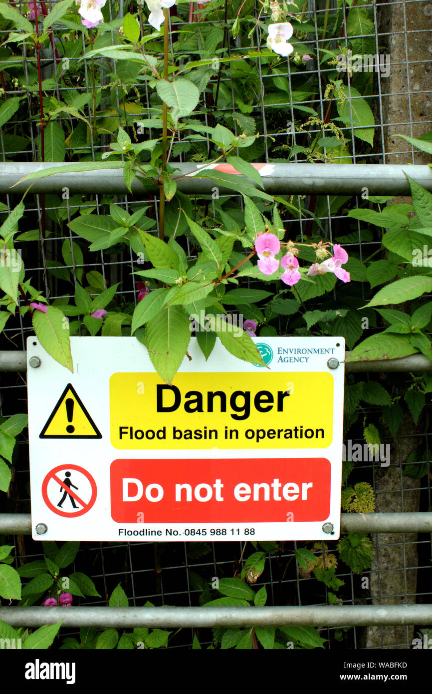 Sign warning of flood risk Stock Photo - Alamy