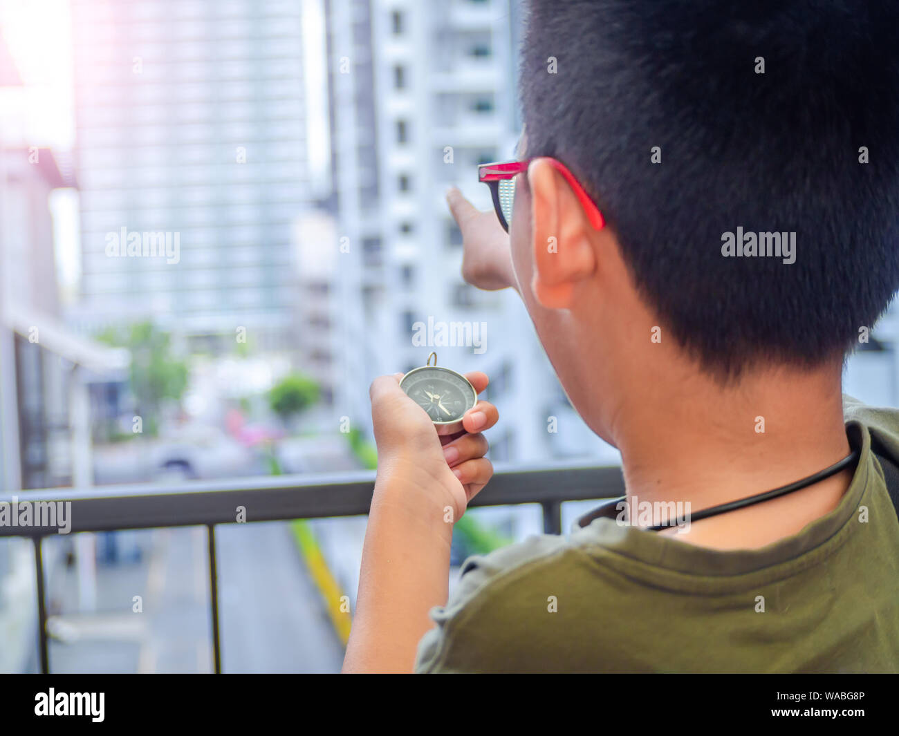 Kid holding map and pointing hi-res stock photography and images - Alamy