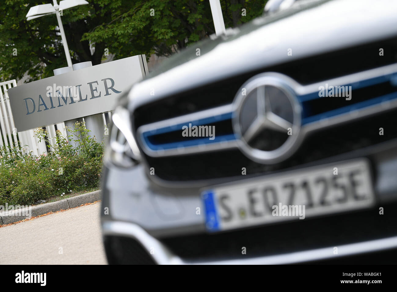 Mercedes glc front hi-res stock photography and images - Alamy