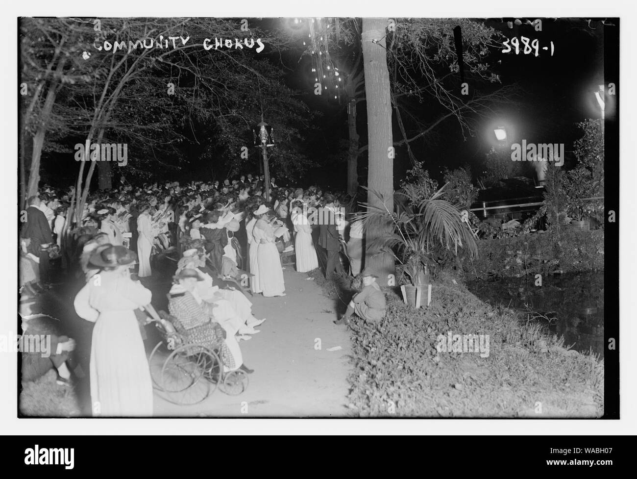 Chorus ensemble hi-res stock photography and images - Alamy