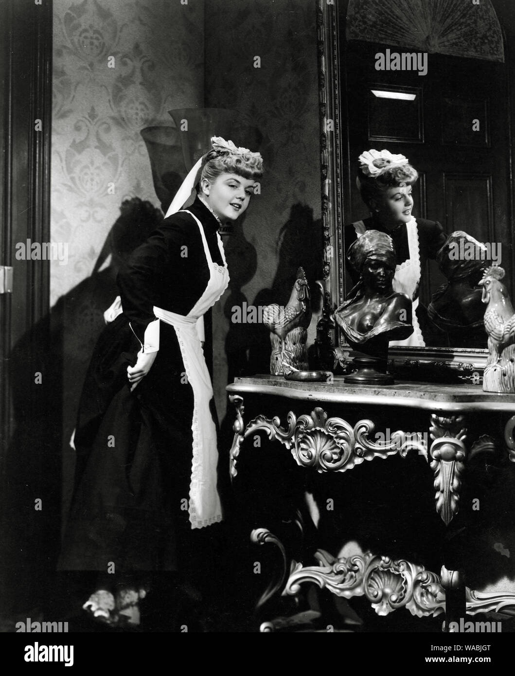 Angela lansbury gaslight hi-res stock photography and images - Alamy