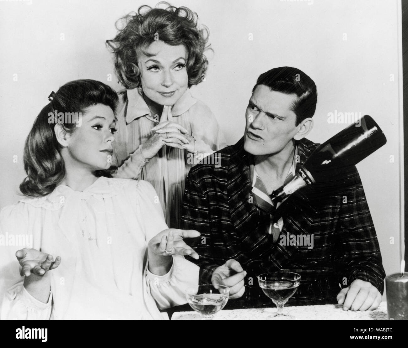 Elizabeth Montgomery, Agnes Moorhead and Dick York, "Bewitched", Screen ...