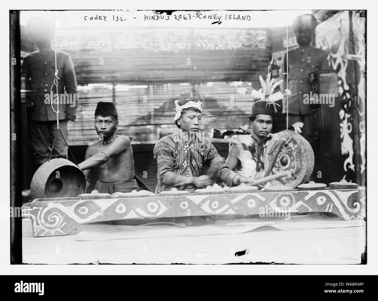 Coney island beach crowd hi-res stock photography and images - Alamy