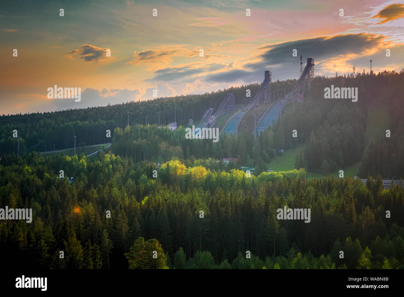Beautiful idyllic picturesque early autumn scenery landscape of park ...