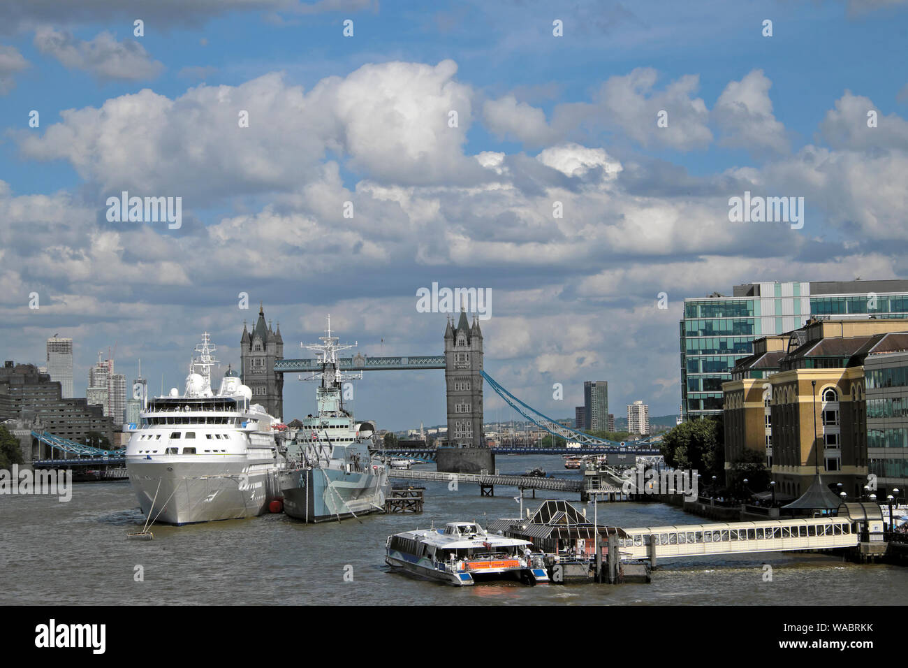 Cruise ship london tower bridge hi-res stock photography and images - Alamy