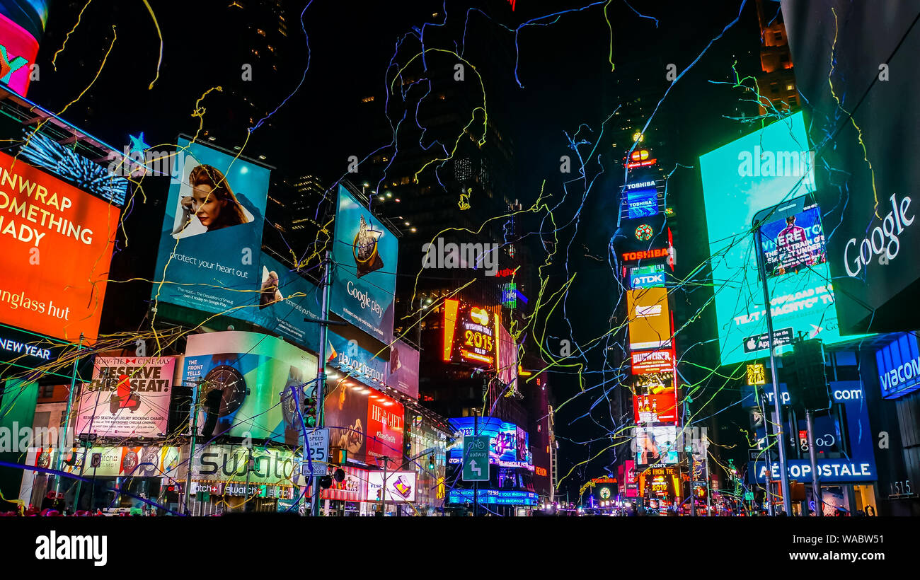 Times square new year ball drop hi-res stock photography and images - Alamy