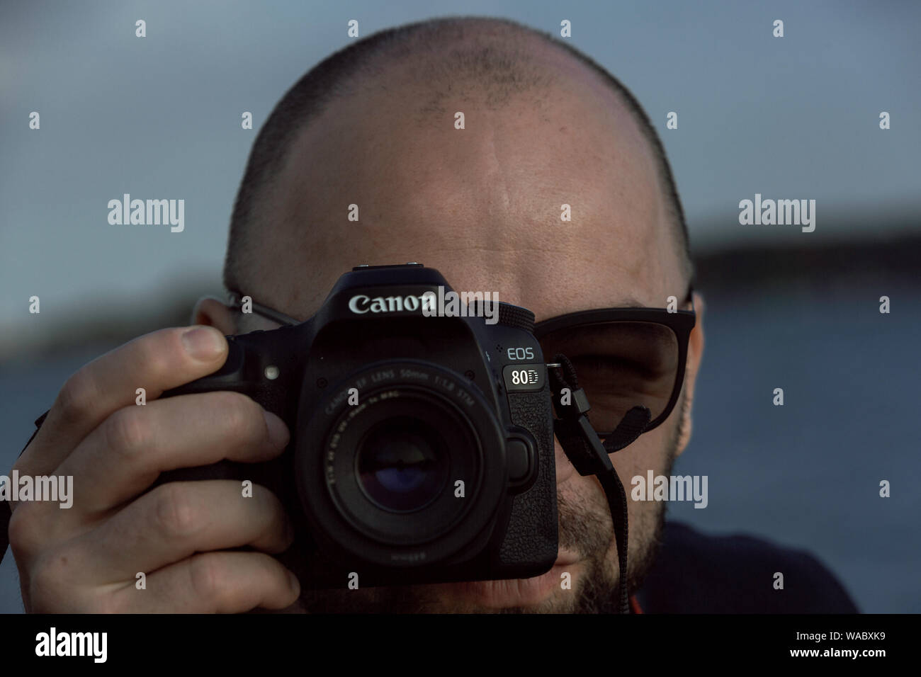 Woman behind tv camera hi-res stock photography and images - Alamy