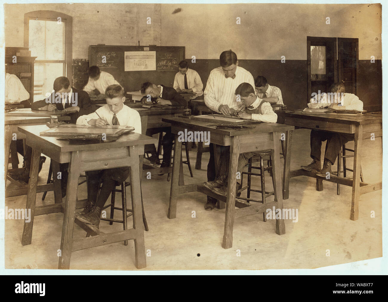 Continuation School - Temporary Quarters. Drawing class at Dimond ...
