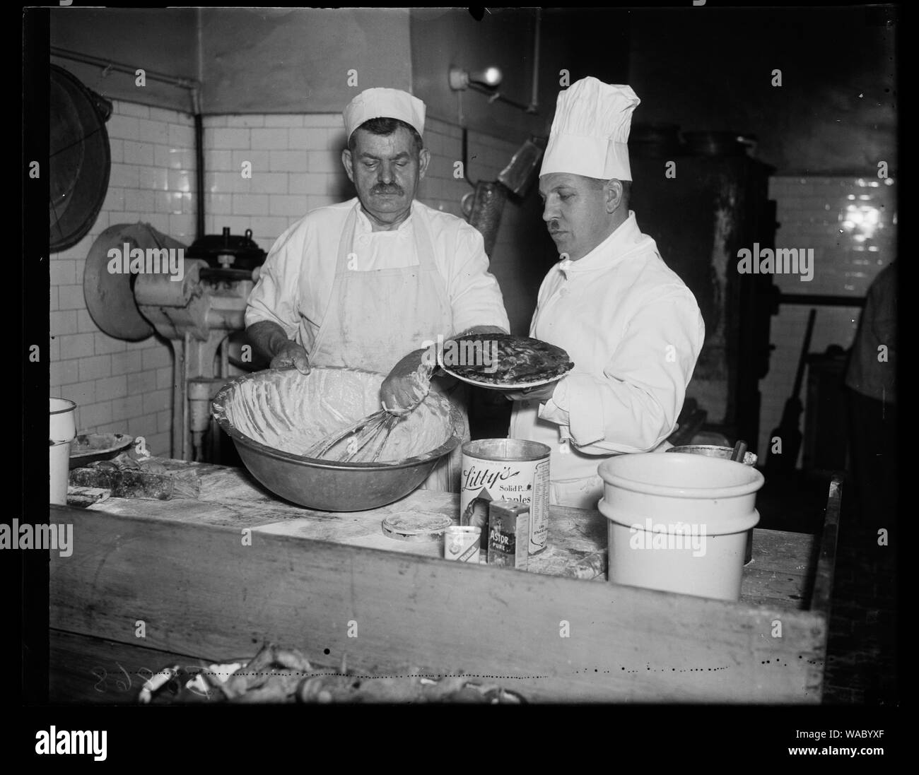 Chef making food Black and White Stock Photos & Images - Alamy