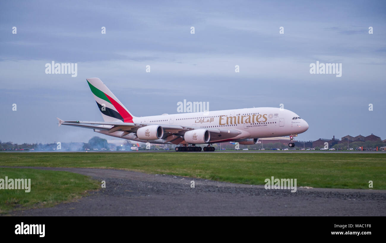 Emirates a380 landing at glasgow airport hi-res stock photography and ...