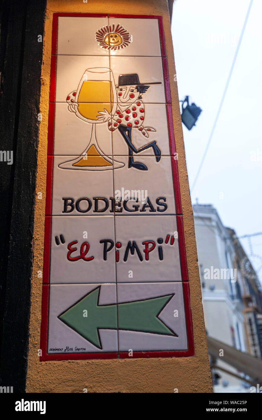Bodega sign hi-res stock photography and images - Alamy