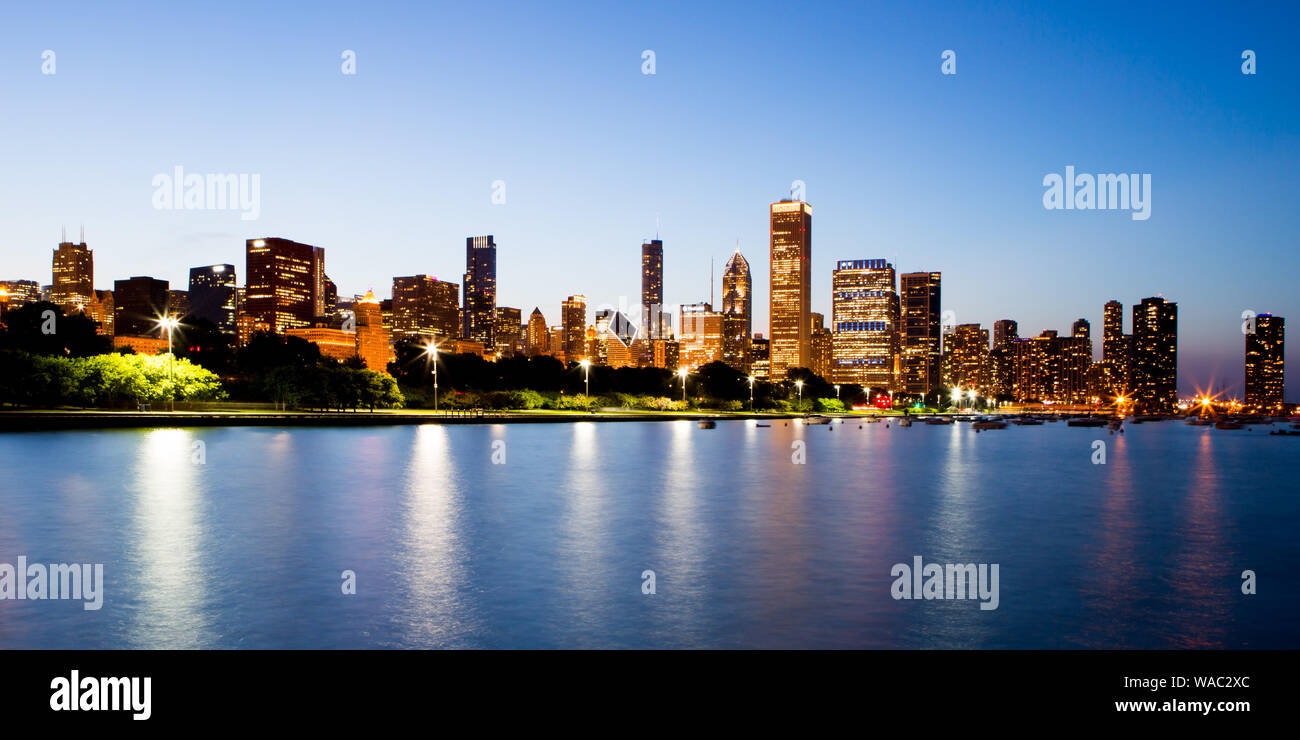 Chicago Skyline at Dusk Stock Photo - Alamy