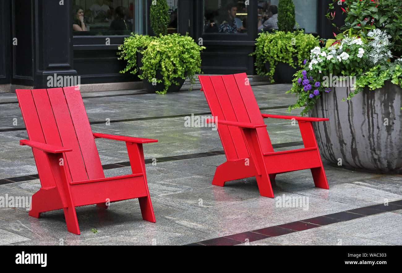 Red Wooden Outdoor Chairs High Resolution Stock Photography and Images ...