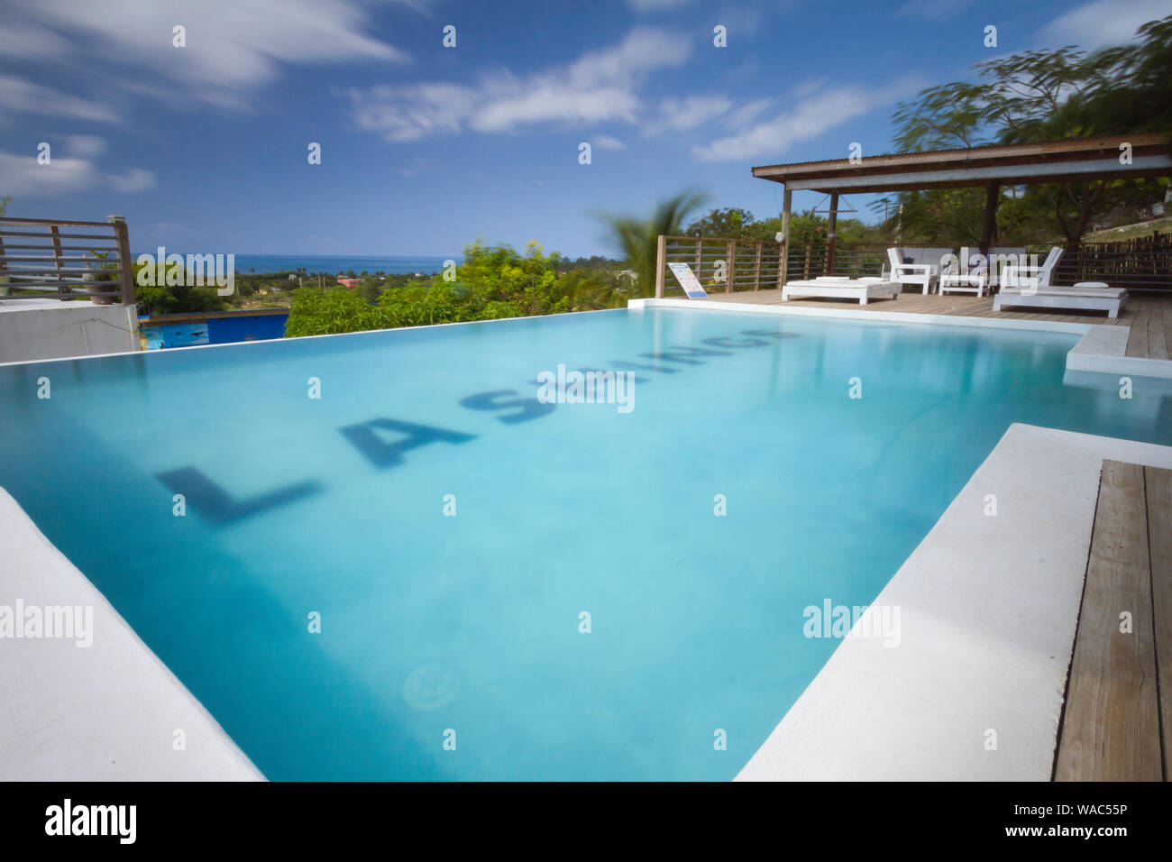 Modern luxury villa in the Caribbean with swimming pool Stock Photo - Alamy