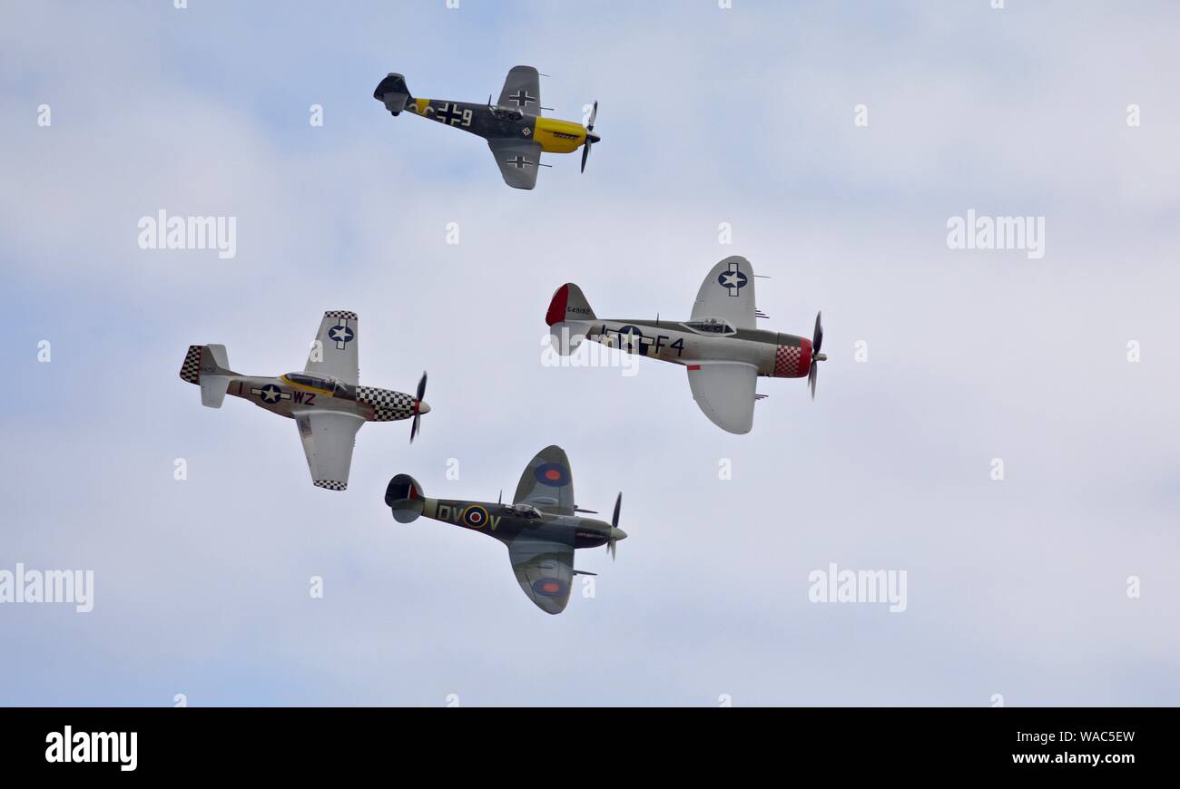 Ultimate Fighters Team - Collection of 4 warbirds P47 Thunderbolt ...