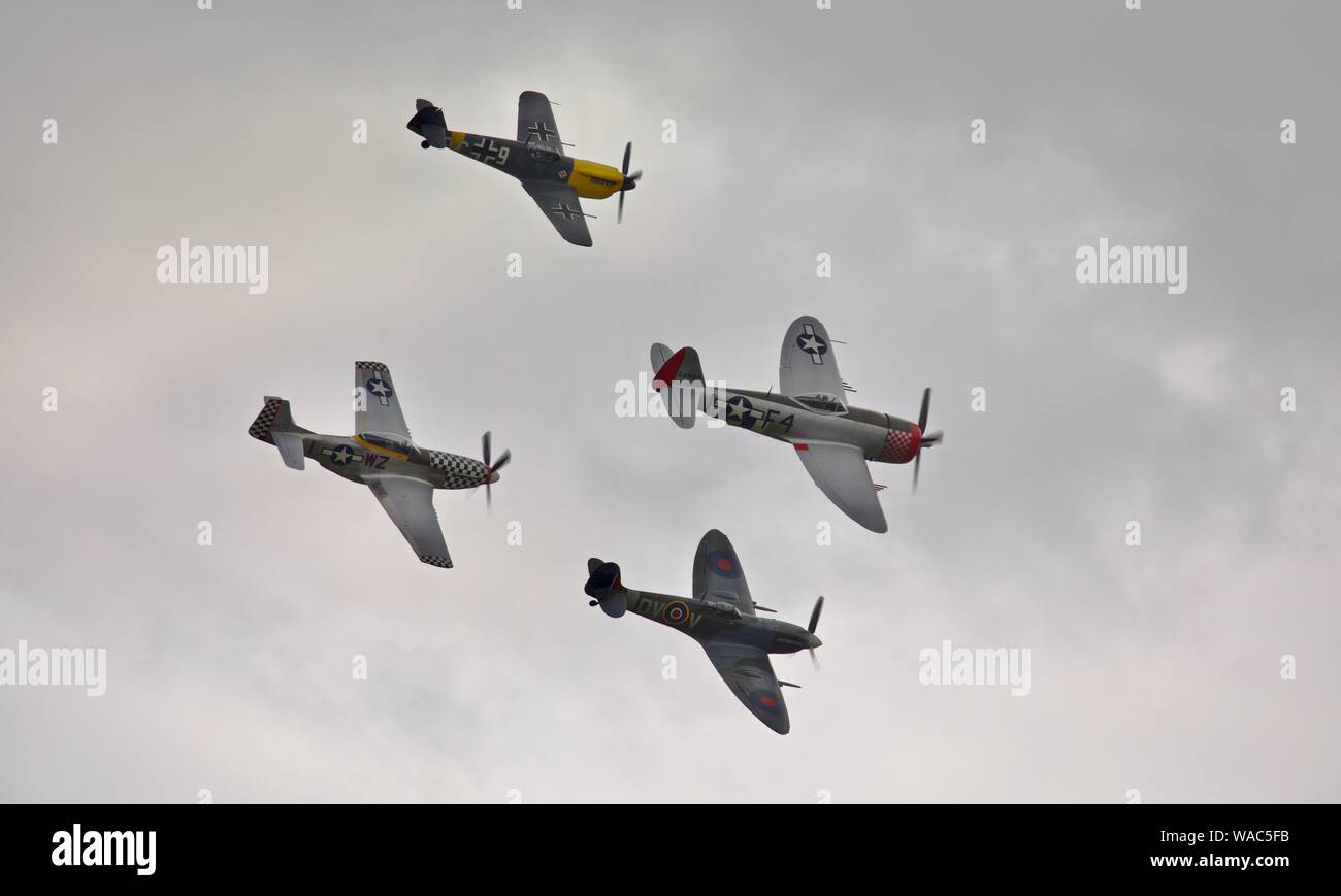 Ultimate Fighters Team - Collection of 4 warbirds P47 Thunderbolt ...