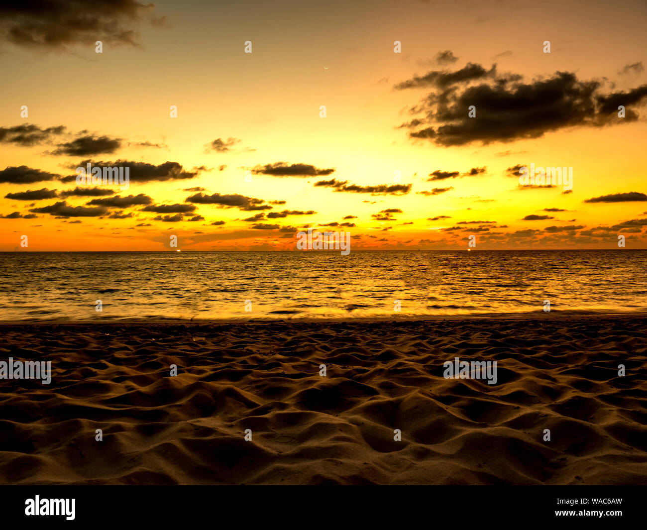 View of the colours of an amazing sunset over the tropical beach Stock ...