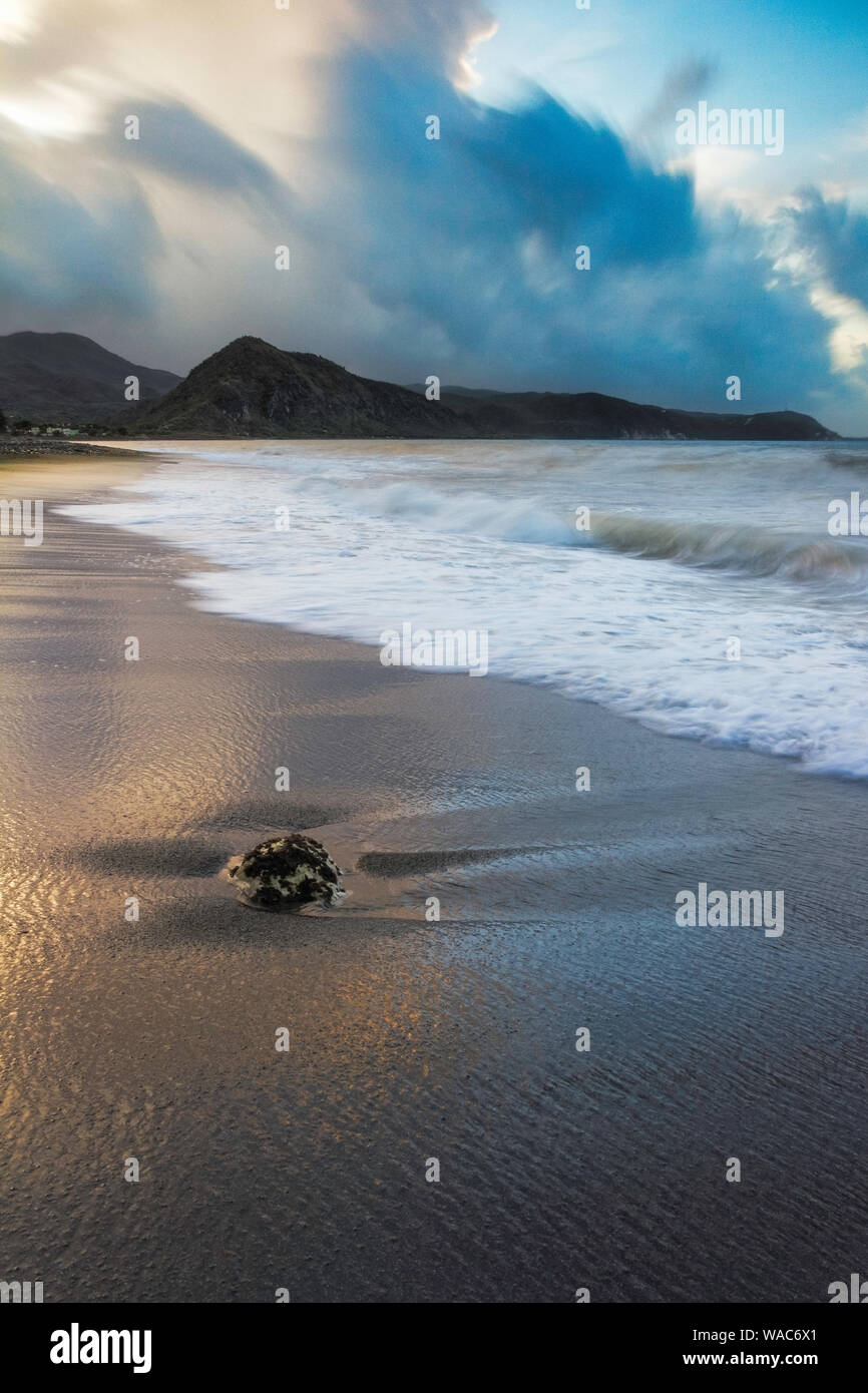 Minimalist sunrise hi-res stock photography and images - Alamy