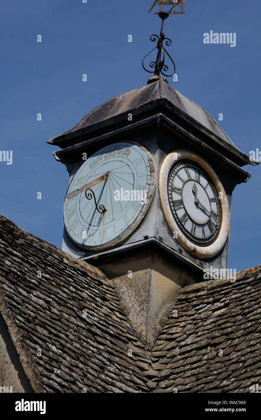 Clock and Sun dial on the Buttercross, Market Square, Witney ...