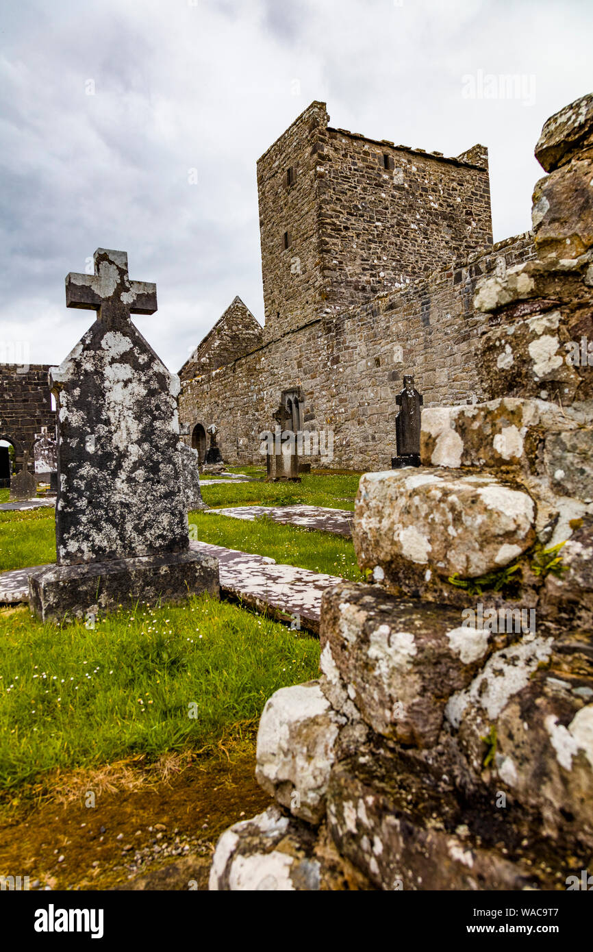 Falling down church hi-res stock photography and images - Alamy