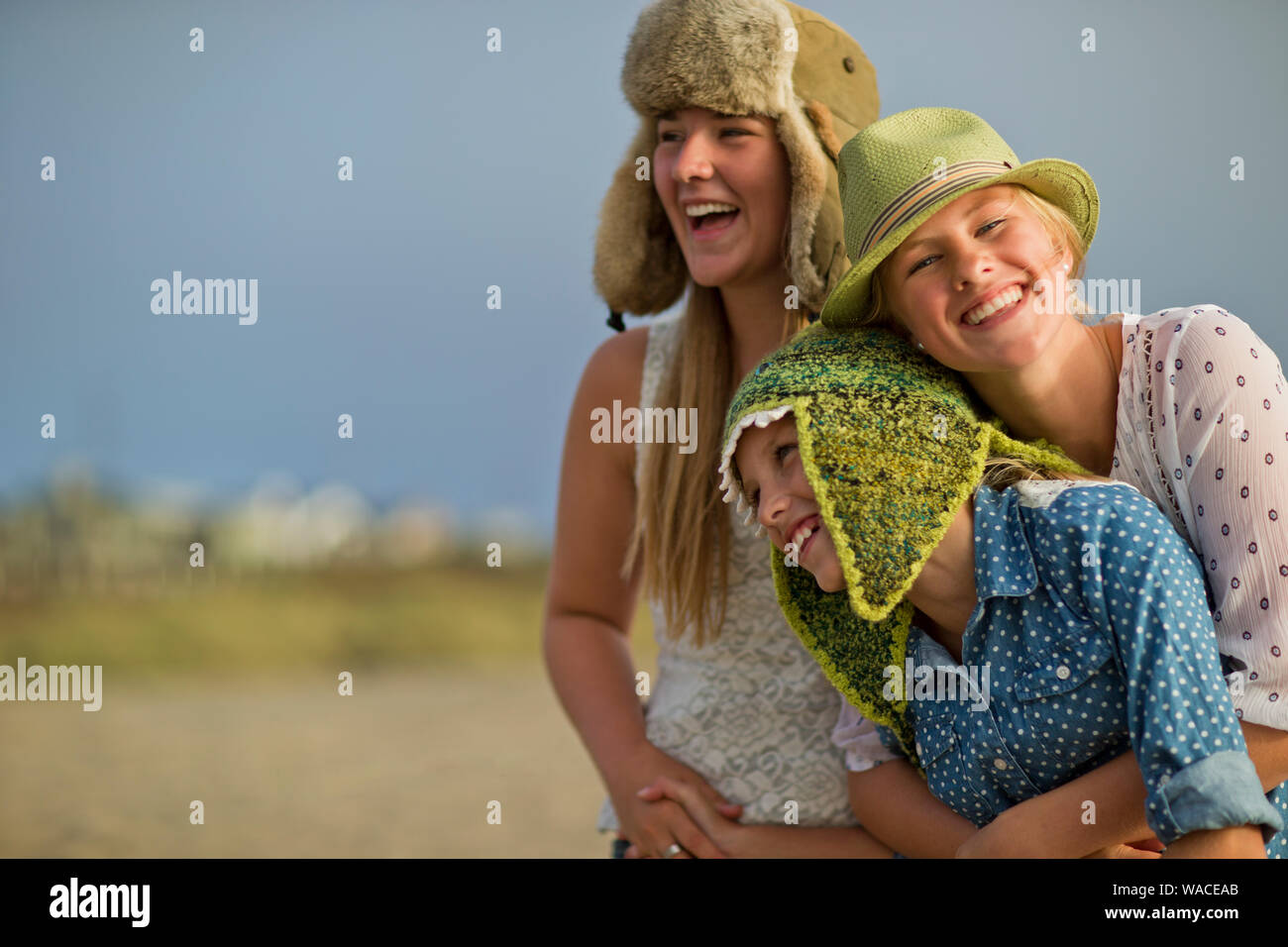 Smiling sisters hi-res stock photography and images - Alamy